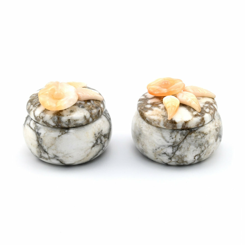 Шкатулка из ангидрита с цветком 75*75*53 мм 67050 из ангидрита с цветком 75*75*53 радуга камня