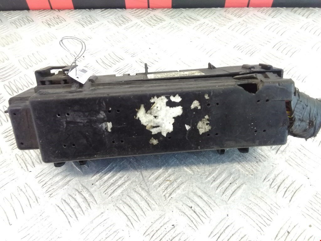 Блок предохранителей Jeep Cherokee 3 56047191AD арт. 822252