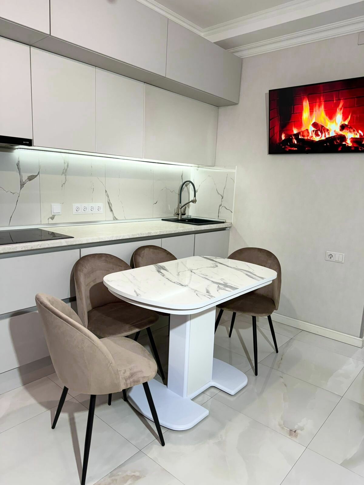 Кухонный стол и стулья комплект Обеденная группа