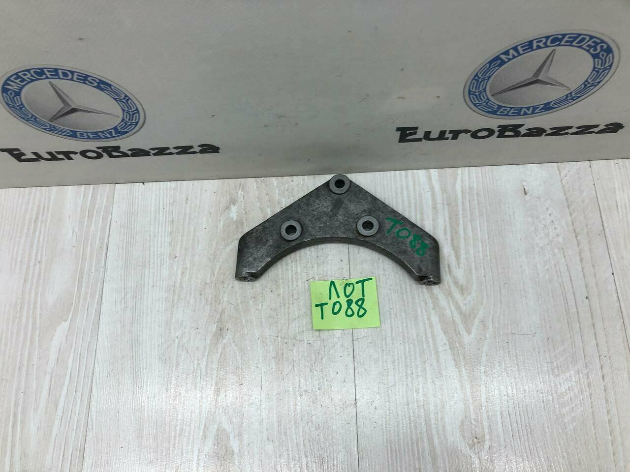 Кронштейн компрессора кондиционера Mercedes Om629 A6282360030