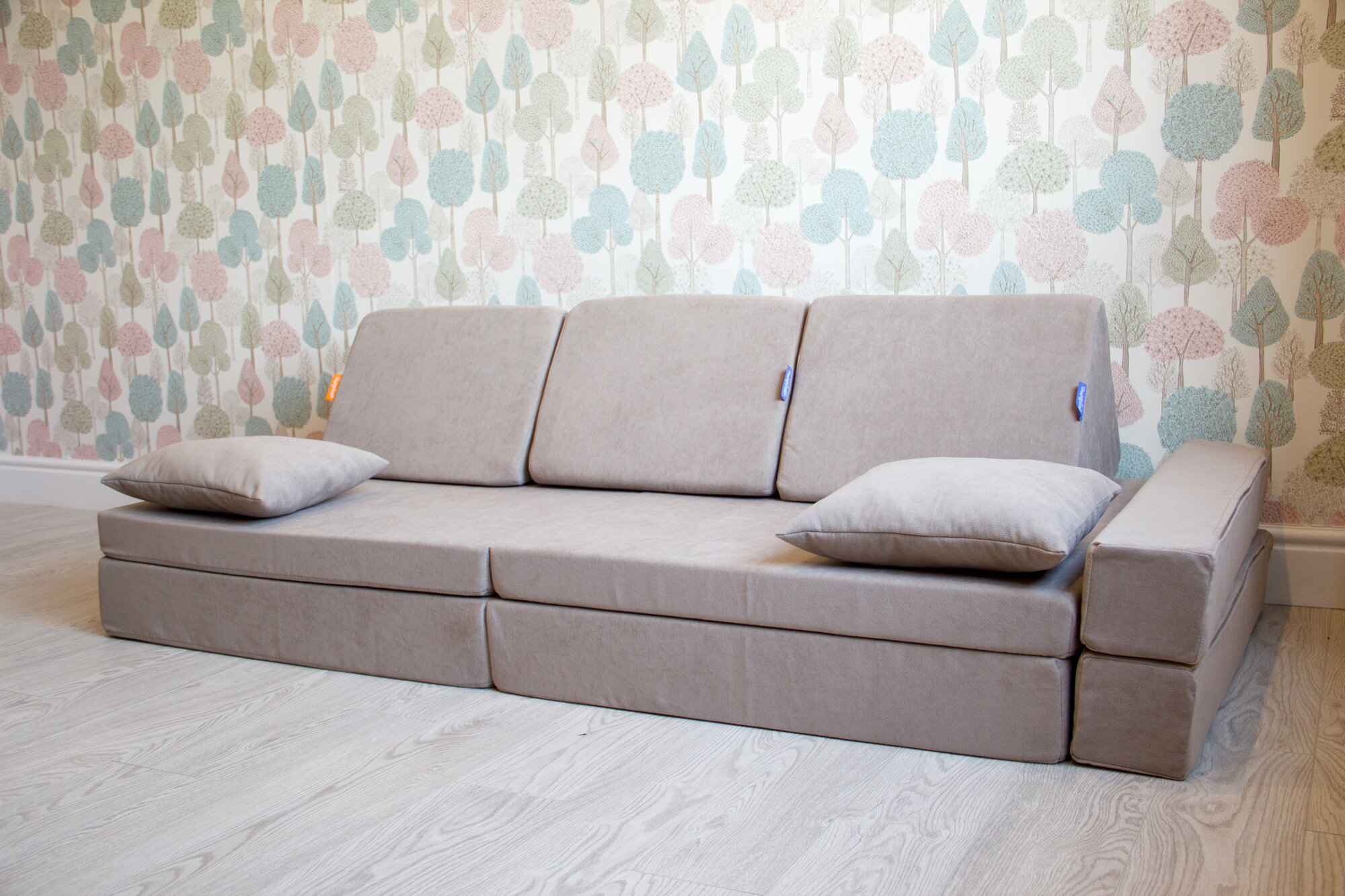 Детский диван-трансформер Playdivan Wolf с тремя треугольными, боковыми и мягкими, бескаркасный игровой диванчик