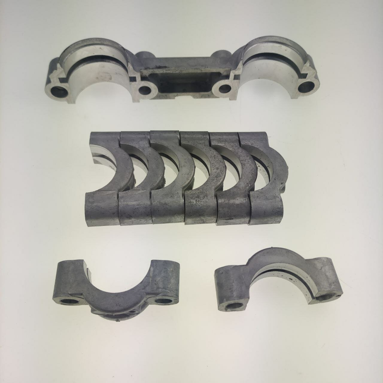 Комплект крышек распределительного вала (бугеля) ГАЗель 3302 с дв. 405, 406, 409