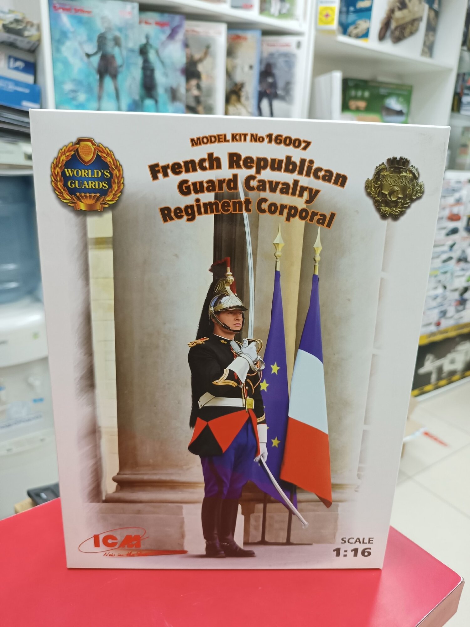 16007 Фигура, Капрал кавалерийского полка Республиканской гвардии Франции Сборная модель 1:16 ICM