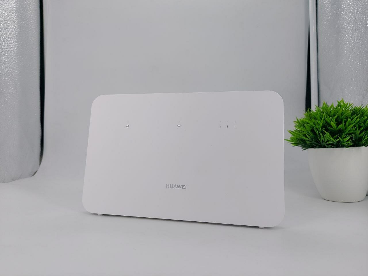 Wi-Fi Роутер Huawei B530-336 (51060JHL) AC1300 10/100/1000BASE-TX/3G/4G/4G+ cat.7 белый