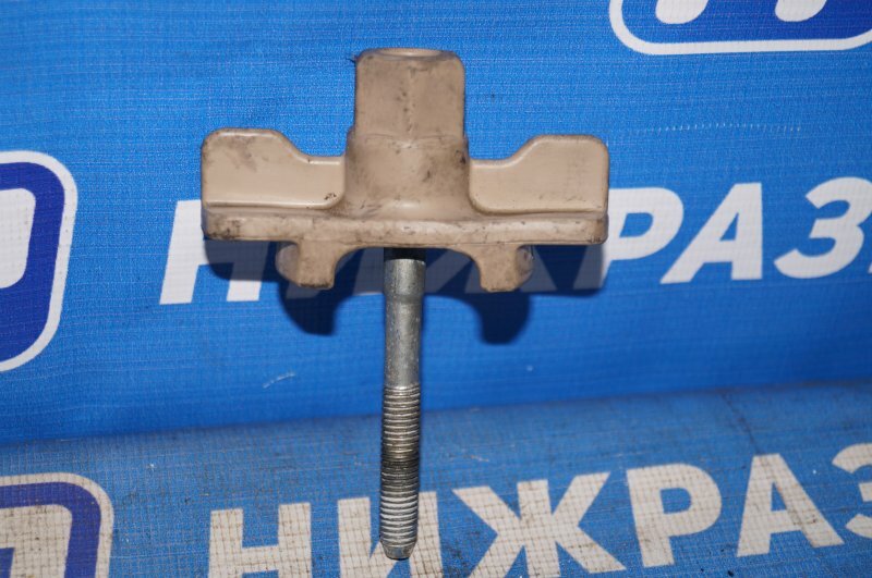 Болт крепления запасного колеса Renault Duster 2.0 F4RA400 2013 (б/у)