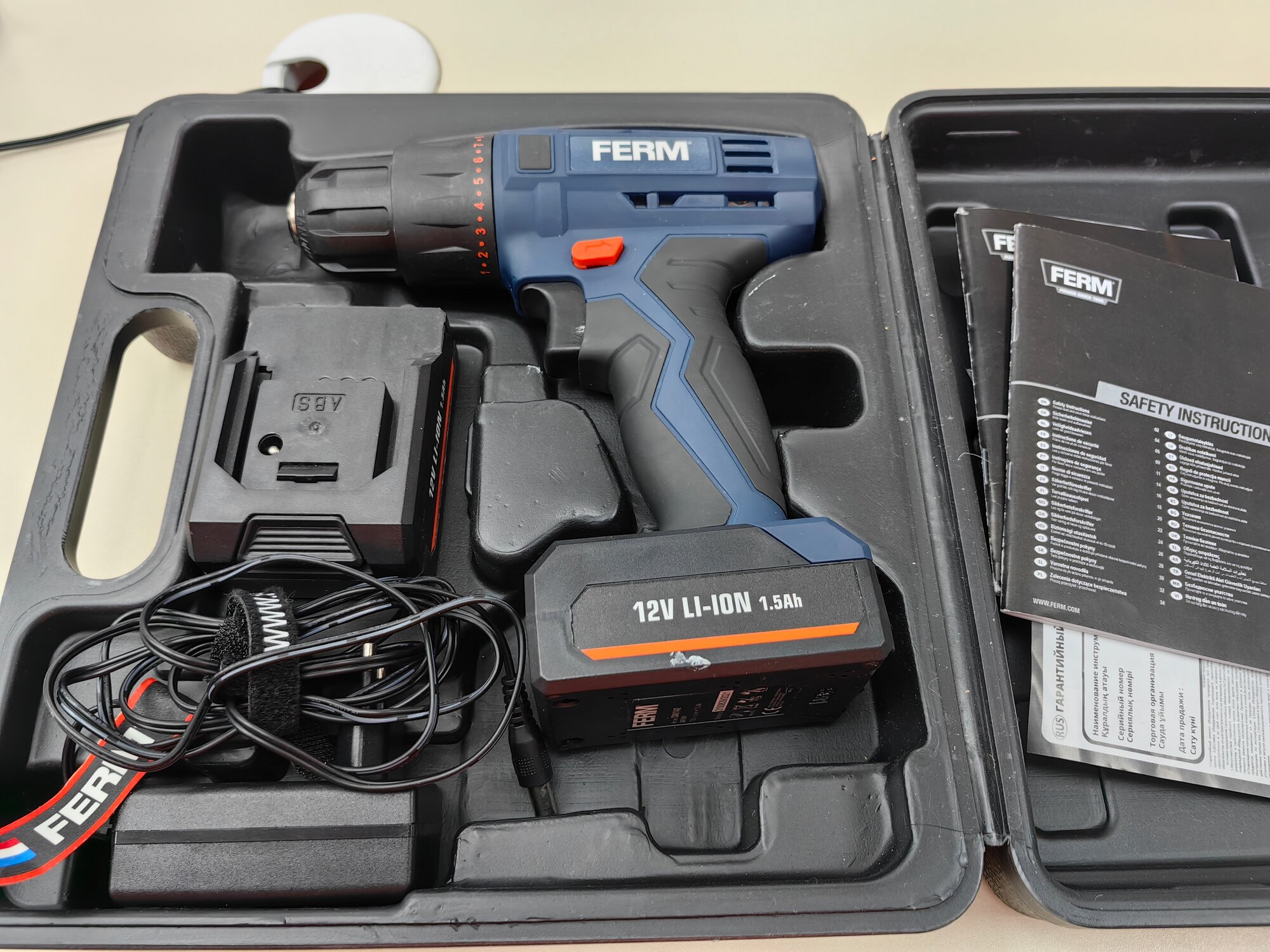Дрель-шуруповерт аккумуляторная FERM CDM1119 12В 2х1.5Ач Li-Ion, б/у