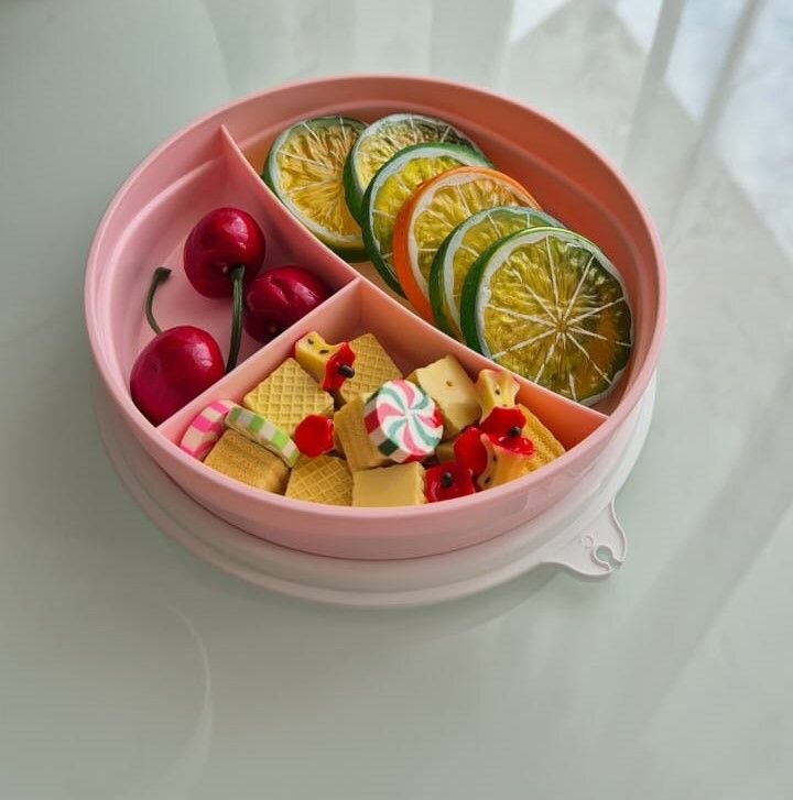 Контейнер с разделителем (310 мл) розовый. Tupperware для еды и перекусов