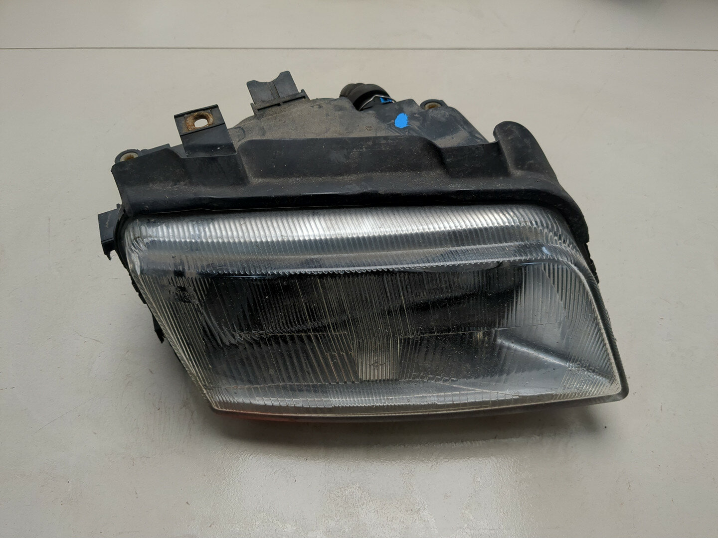 Фара (передняя) правая Audi A4 (B5) Б/У