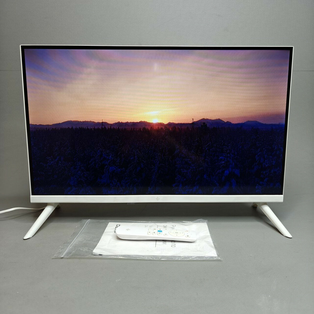 24" Телевизор DEXP 24HEY1W ОС YaOS Smart, WiFi, белый