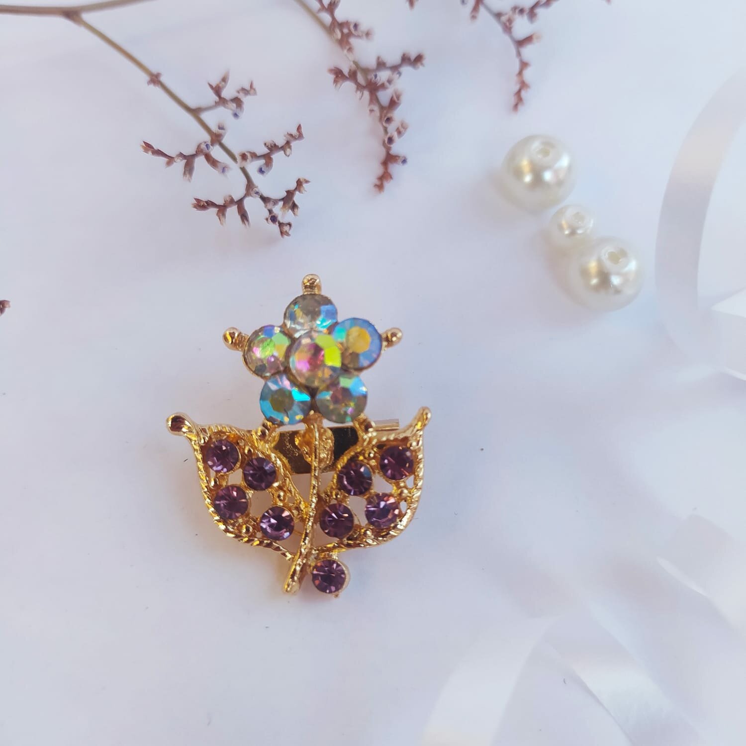 Брошь, стразы