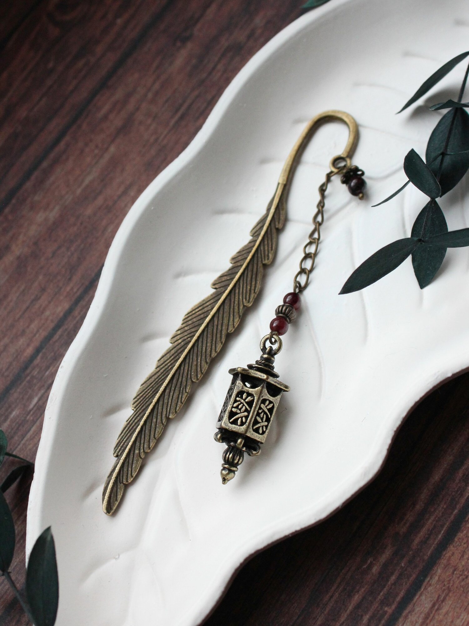 Закладка-перо 11,5 см "Пагода" бронзовая с натуральным гранатом, для книги ежедневника дневника, готовый подарок коллеге подруге маме сестре дочери