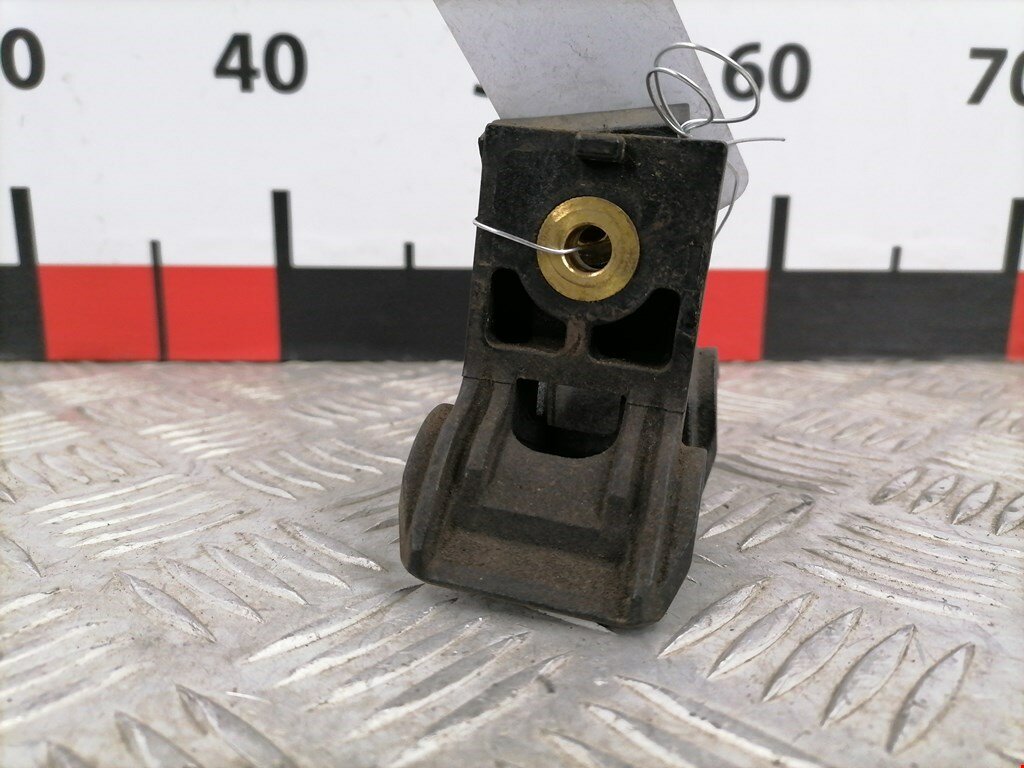 Кронштейн (крепление) радиатора Opel Meriva B 13262692 арт. 1049368