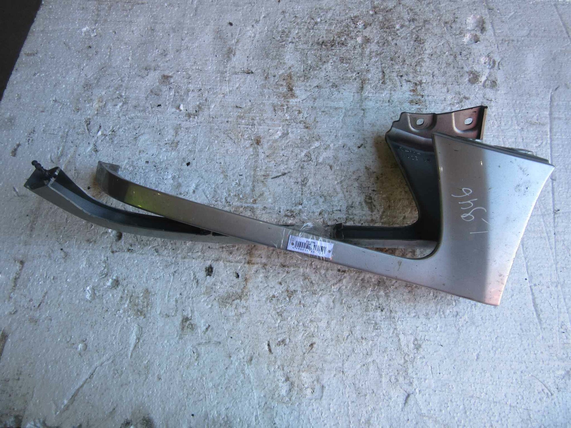 Накладка (планка) под фару правая Subaru Forester 2 (SG) 57122SA000 арт. 160775