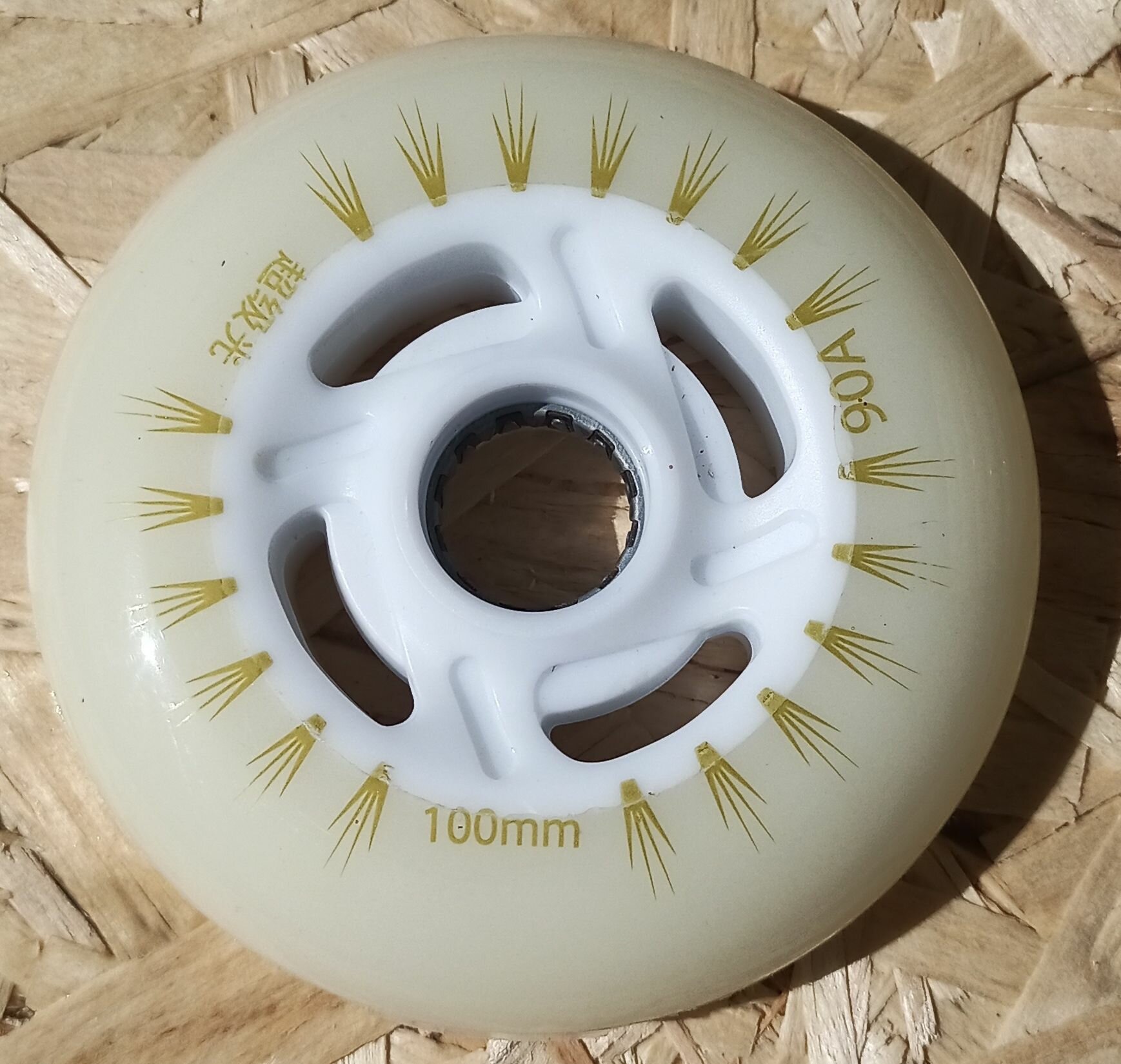 6 светящихся колес 100мм для роликов. Северное сияние. Светится разными цветами.