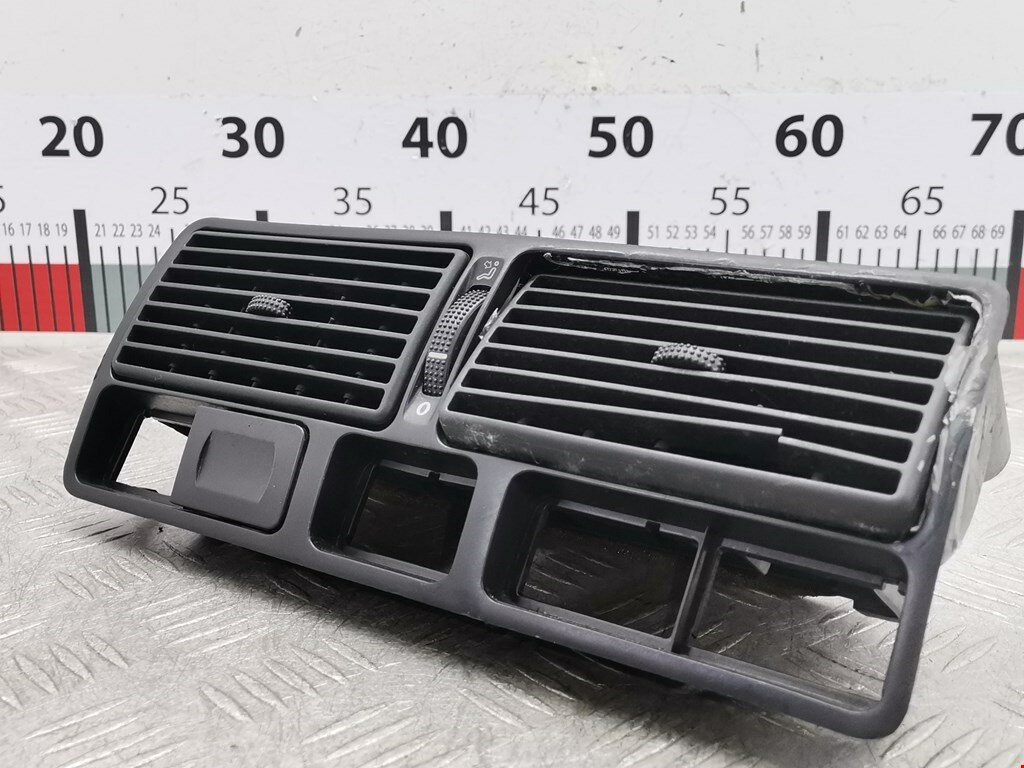 Дефлектор обдува салона Volkswagen Golf 4 1J0819728F арт. 2105869