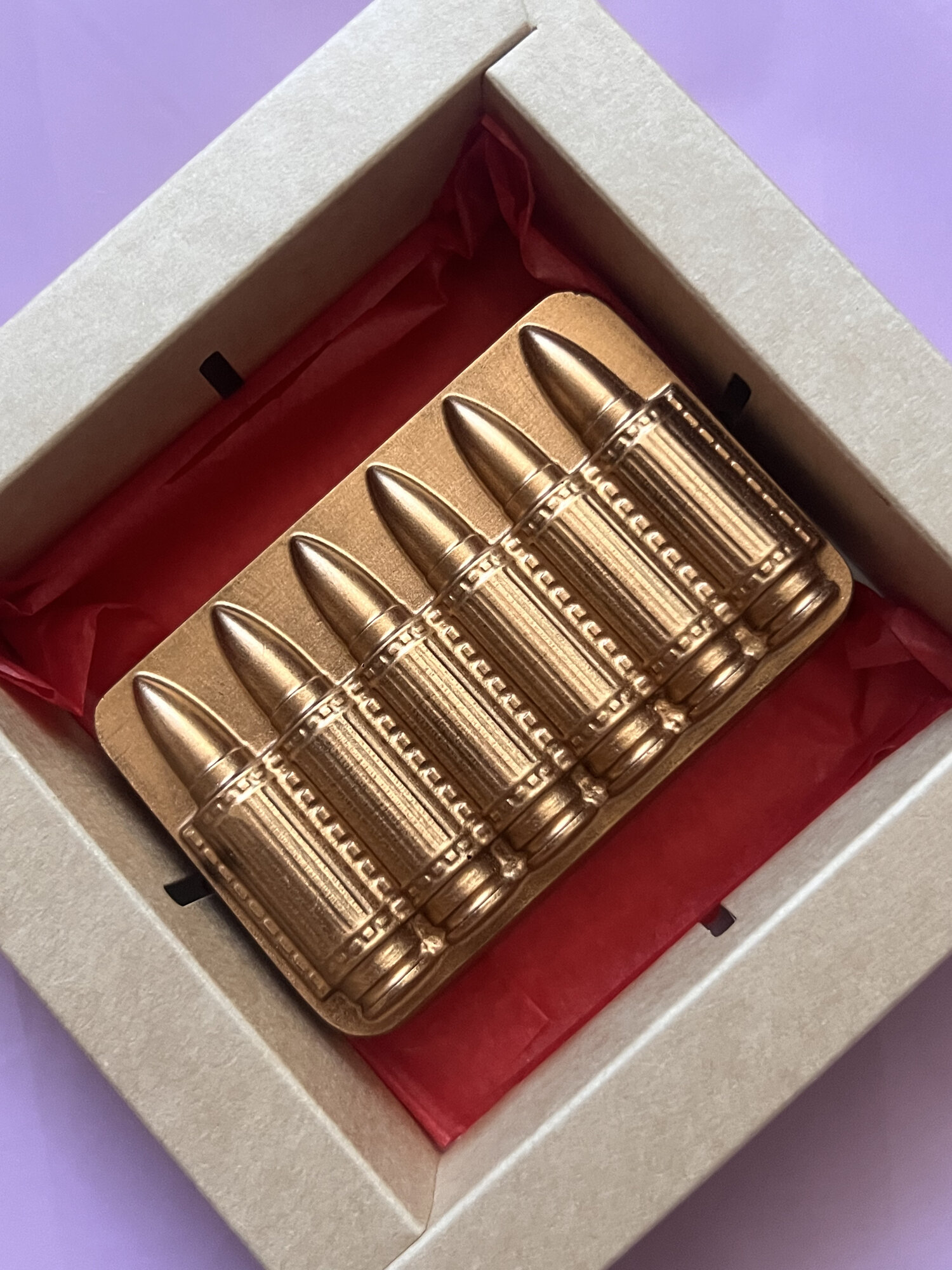 Шоколадная фигура "Магазин патронов", темный бельгийский шоколад, ручная работа