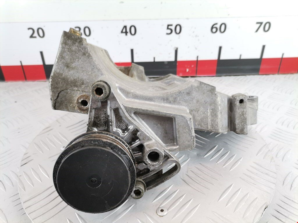 Кронштейн кондиционера Volkswagen Passat 5 06B260885A арт. 1502717