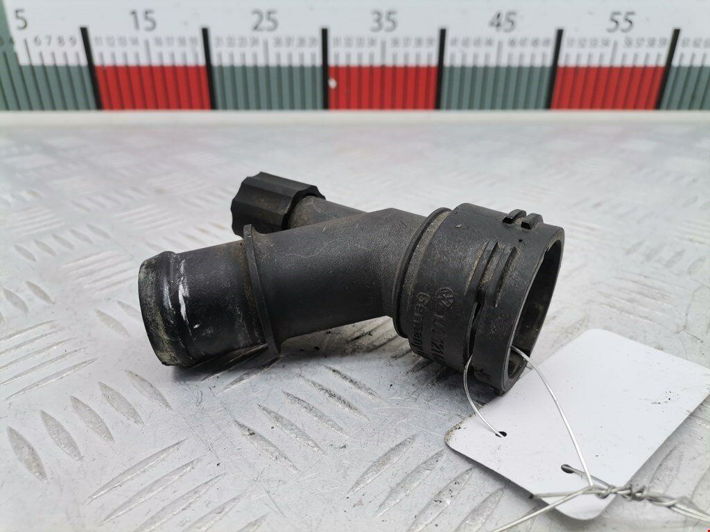 Фланец (штуцер системы охлаждения тройник) Volkswagen Golf 4 6Q0122291F арт. 2043630