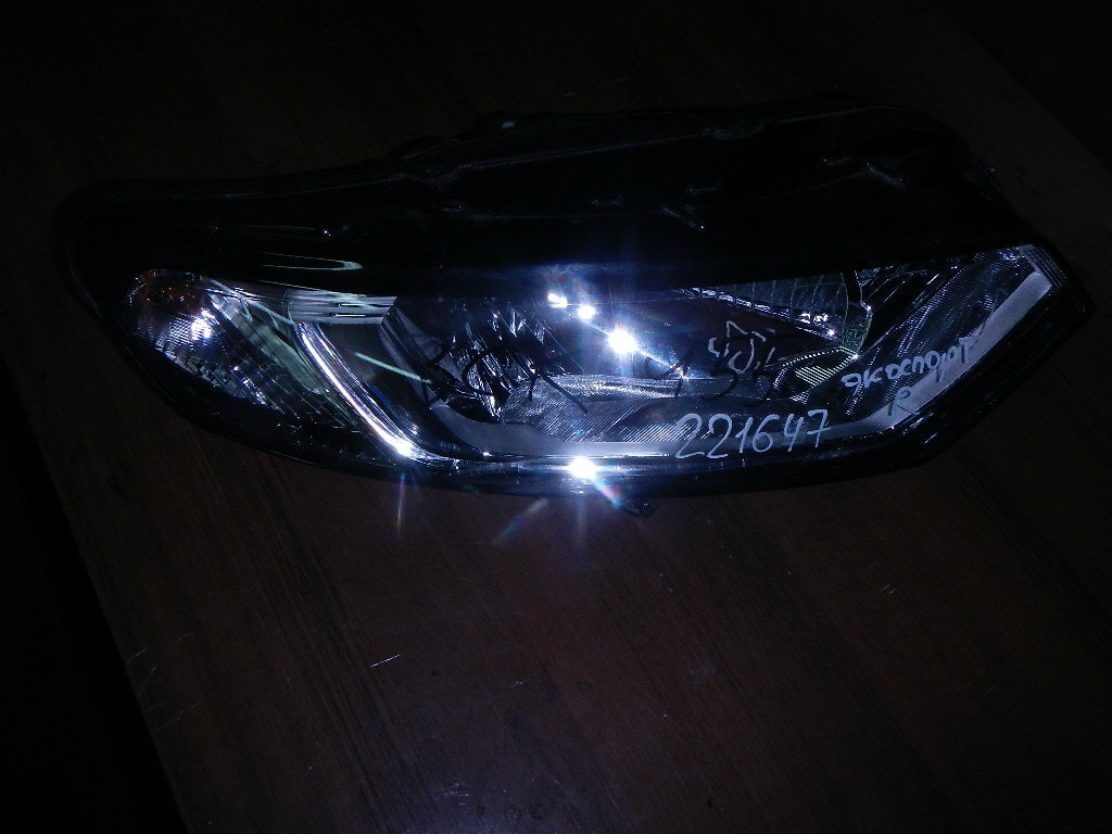 Б/У Фара правая, Ford (Форд)-ECOSPORT (13-) FORD ECOSPORT (13-) Сломано 2 крепления,царапины. 221647 FORD арт. CN1513W029BH