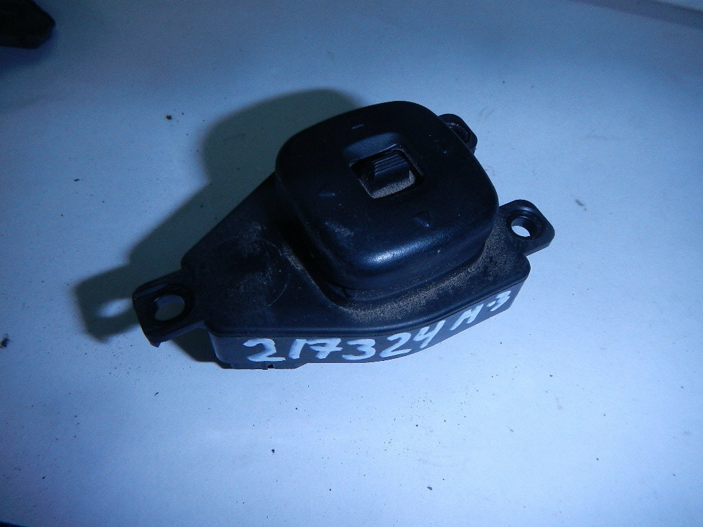 Б/У Переключатель регулировки зеркала, Mazda (Мазда)-3 (BK) (02-09) MAZDA 3 (BK) (02-09) Без видимых повреждений. 217324...