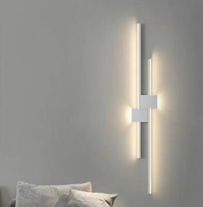 Минималистичный длинный настенный светильник