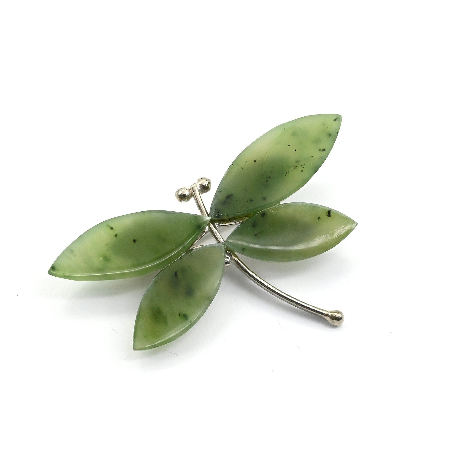 Брошь, нефрит