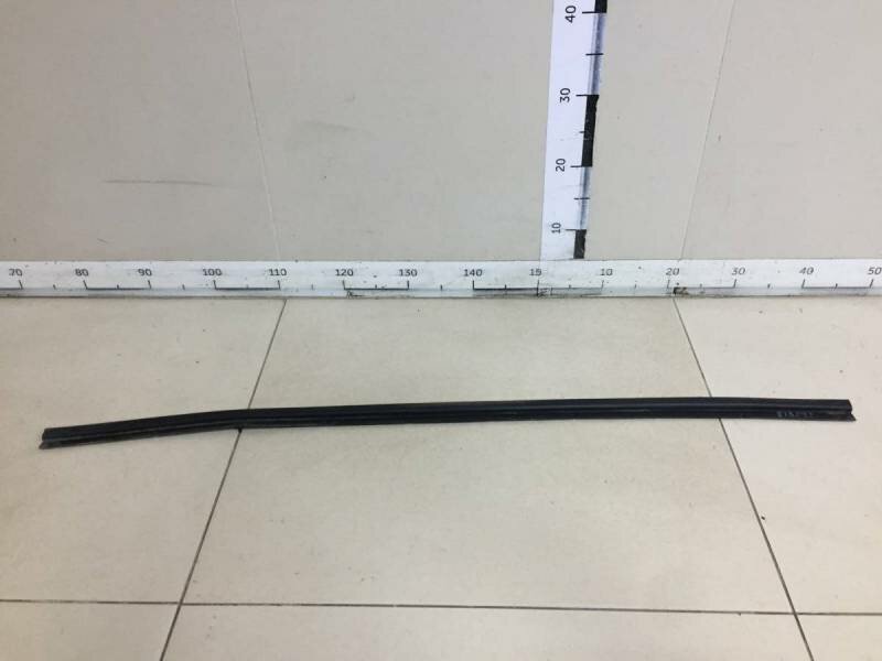 Уплотнитель капота Kia Sorento XM 2009 кат.номер: 864552P000