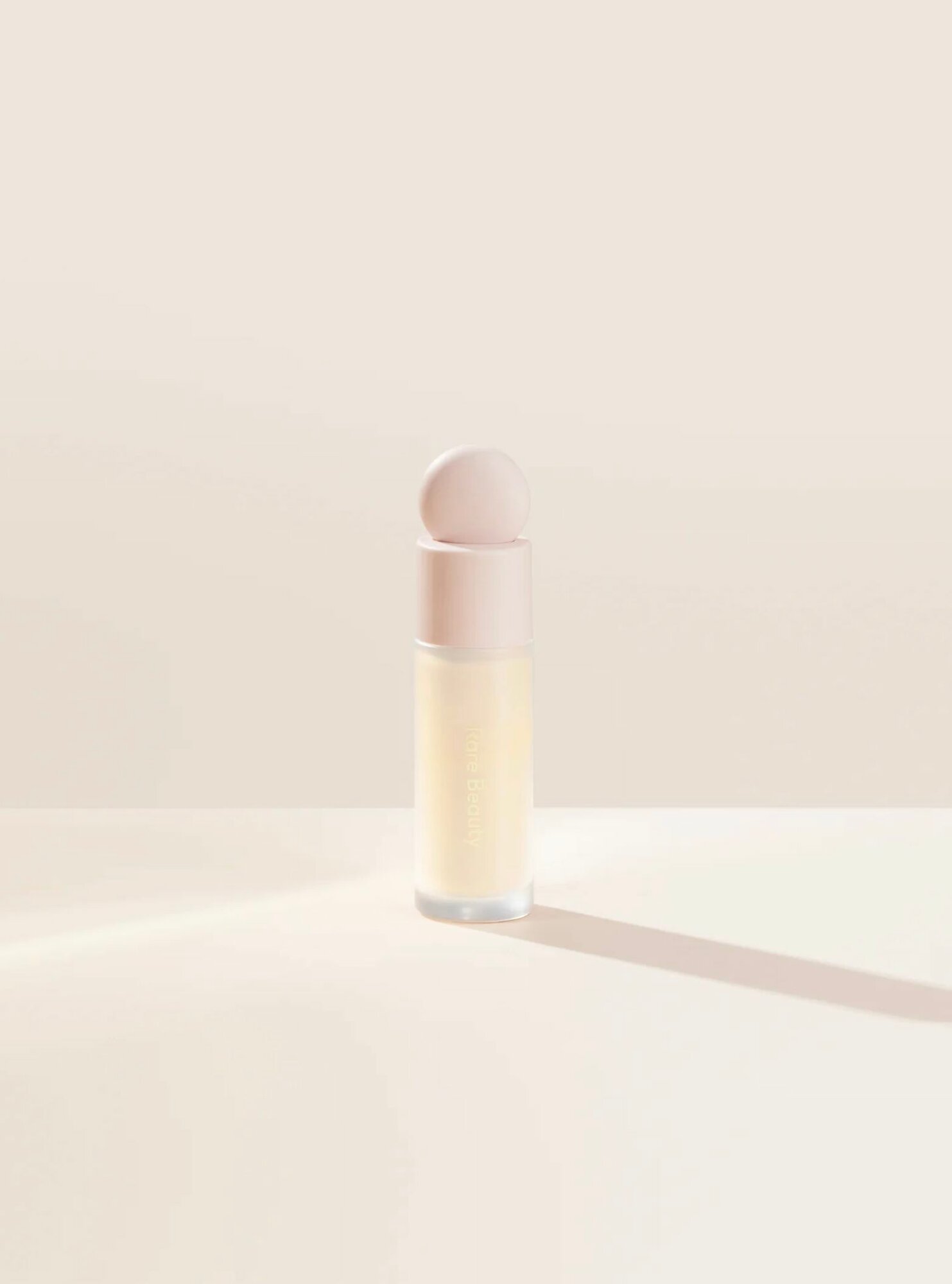 Rare Beauty Осветляющий консилер Liquid Touch Brightening Concealer (100W) 7,5 мл