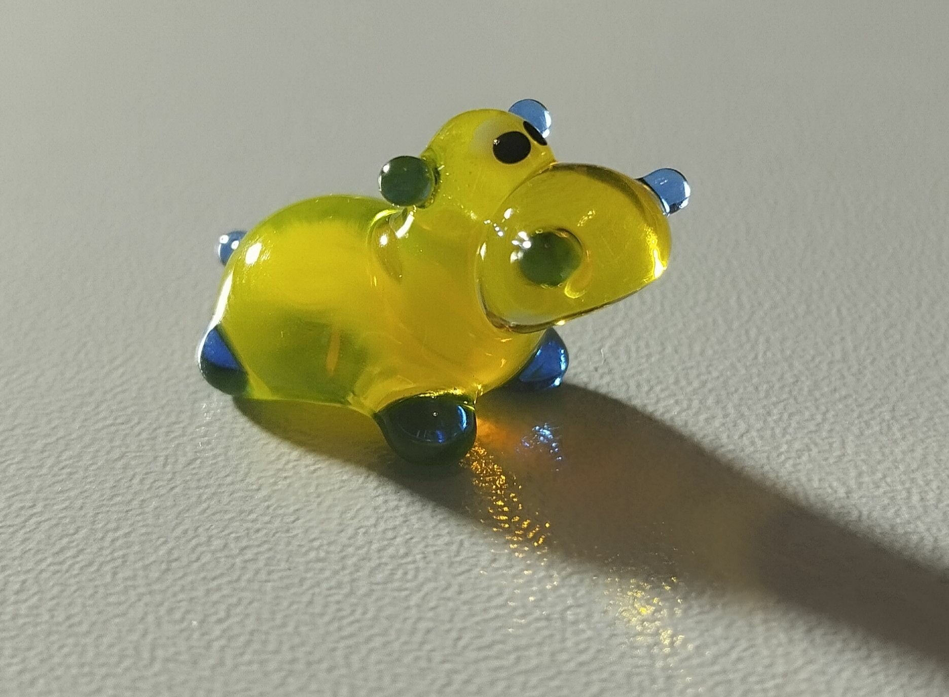 Стеклянная микро фигурка бегемот