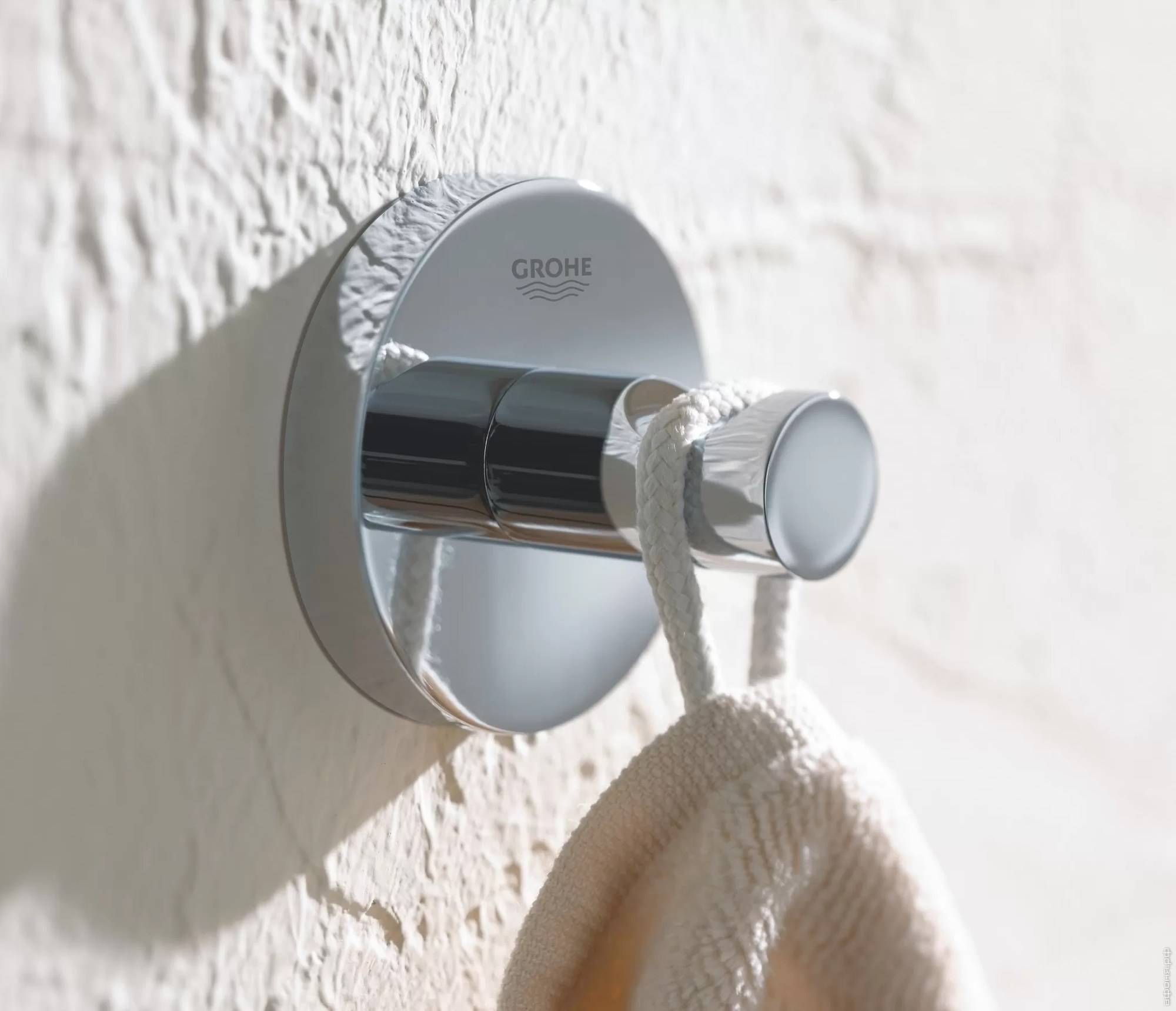 Набор аксессуаров Grohe Essentials Basic 40407001: держатель для бумаги с крышкой, ершик для унитаза и крючок — фото 1