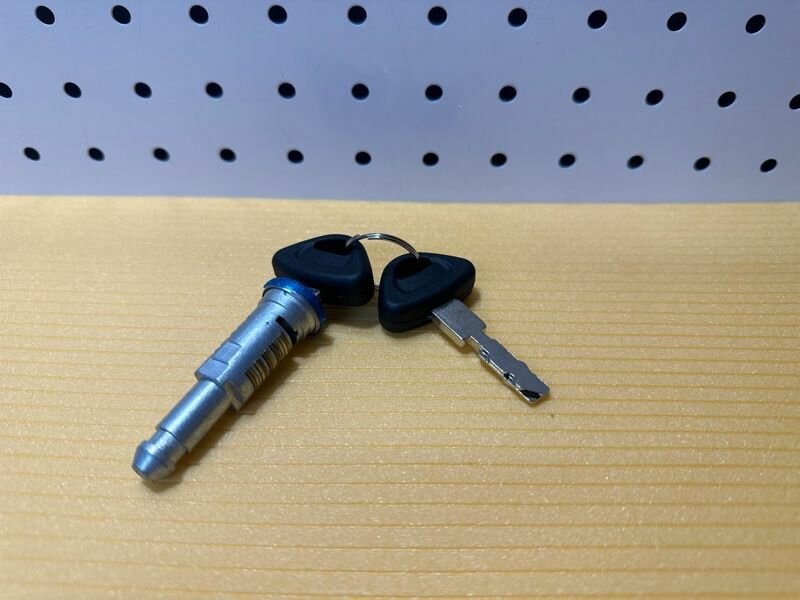 Сердцевина (личинка) замка зажигания с ключами MERCEDES ACTROS AXOR SPRINTER KAMAZ 5490 (мерседес актрос аксор спринтер)