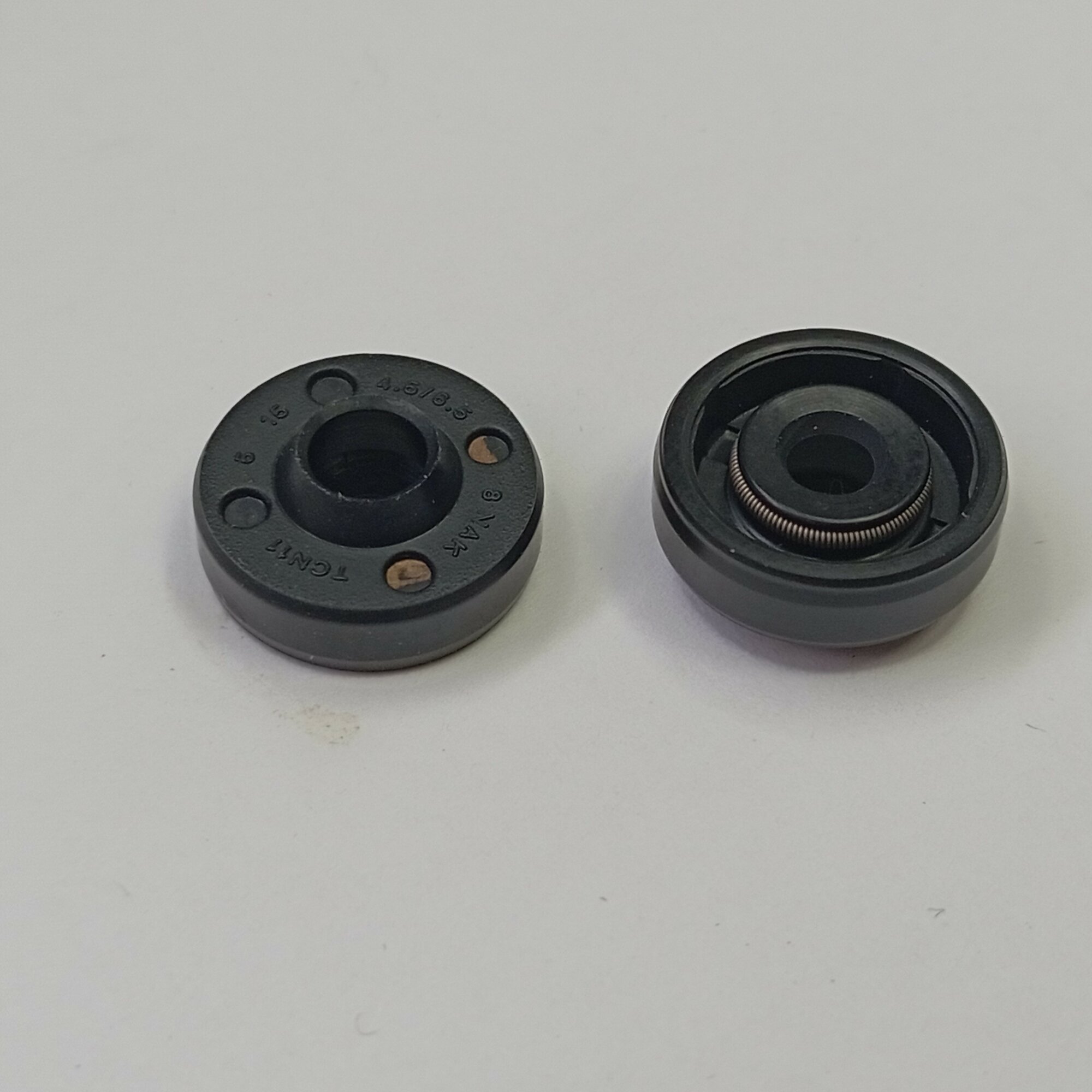 Сальник высокого давления 5x15x4.5/6.5 TCN11 NBR-80-K-01B/C/S NAK маслобензостойкий (манжета армированная)