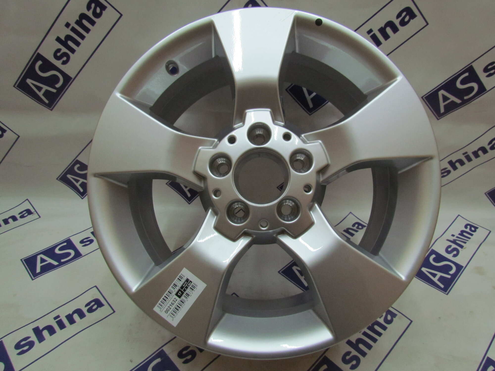 Колесный диск Mercedes-Benz R17 8J ET57 5*112 DIA66.6 (оригинал) 0021632