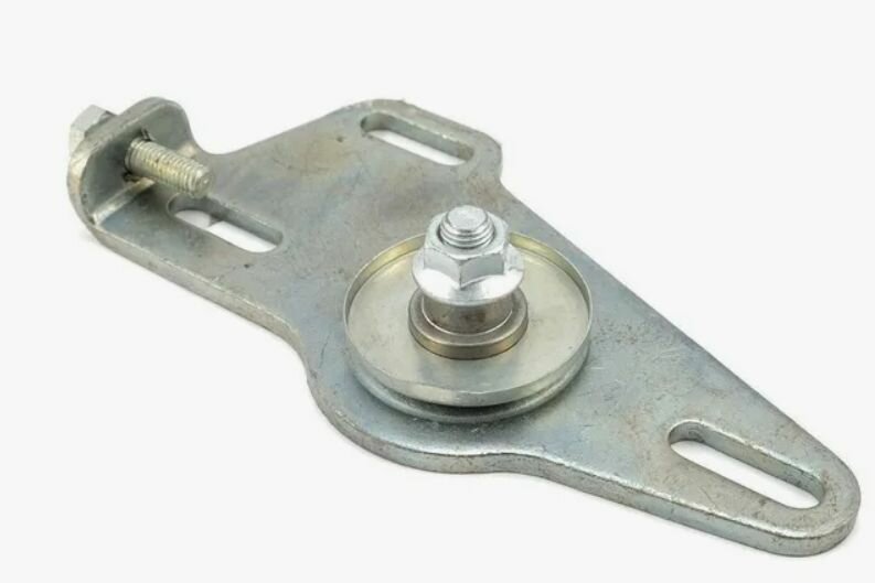 Кронштейн ролика натяжителя ремня генератора в сборе ВАЗ Шевроле Нива 4x4, Урбан 2123