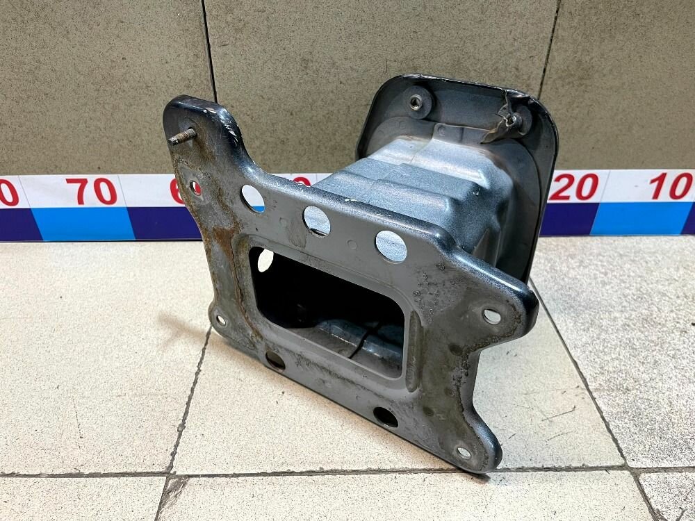 Кронштейн усилителя бампера Chevrolet Captiva 20995451