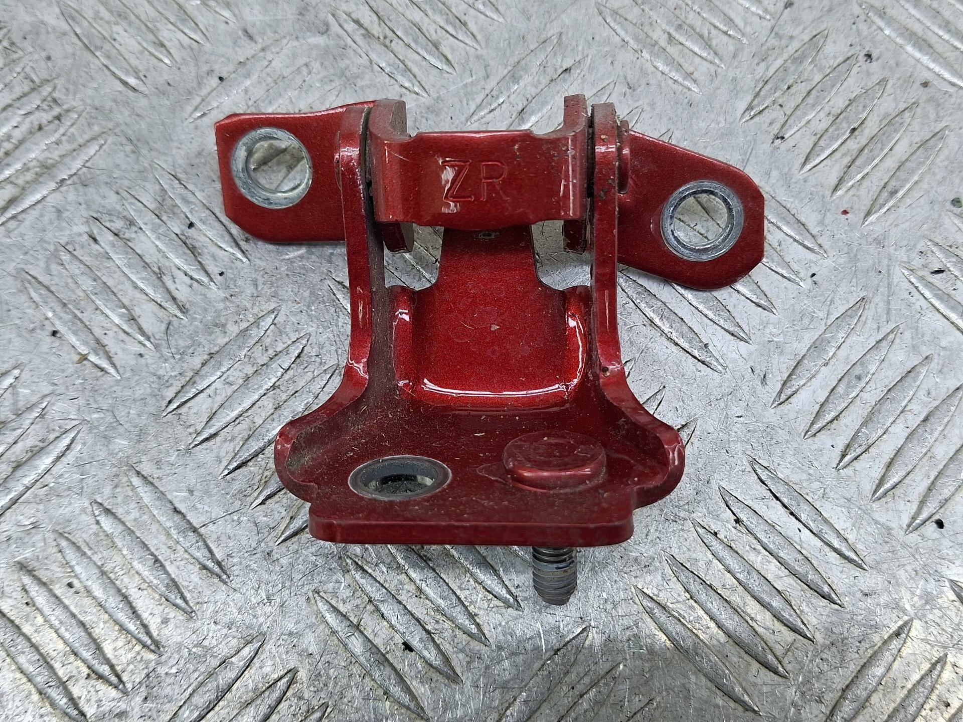 Петля двери Mazda 6 3 2-й рест. 2020