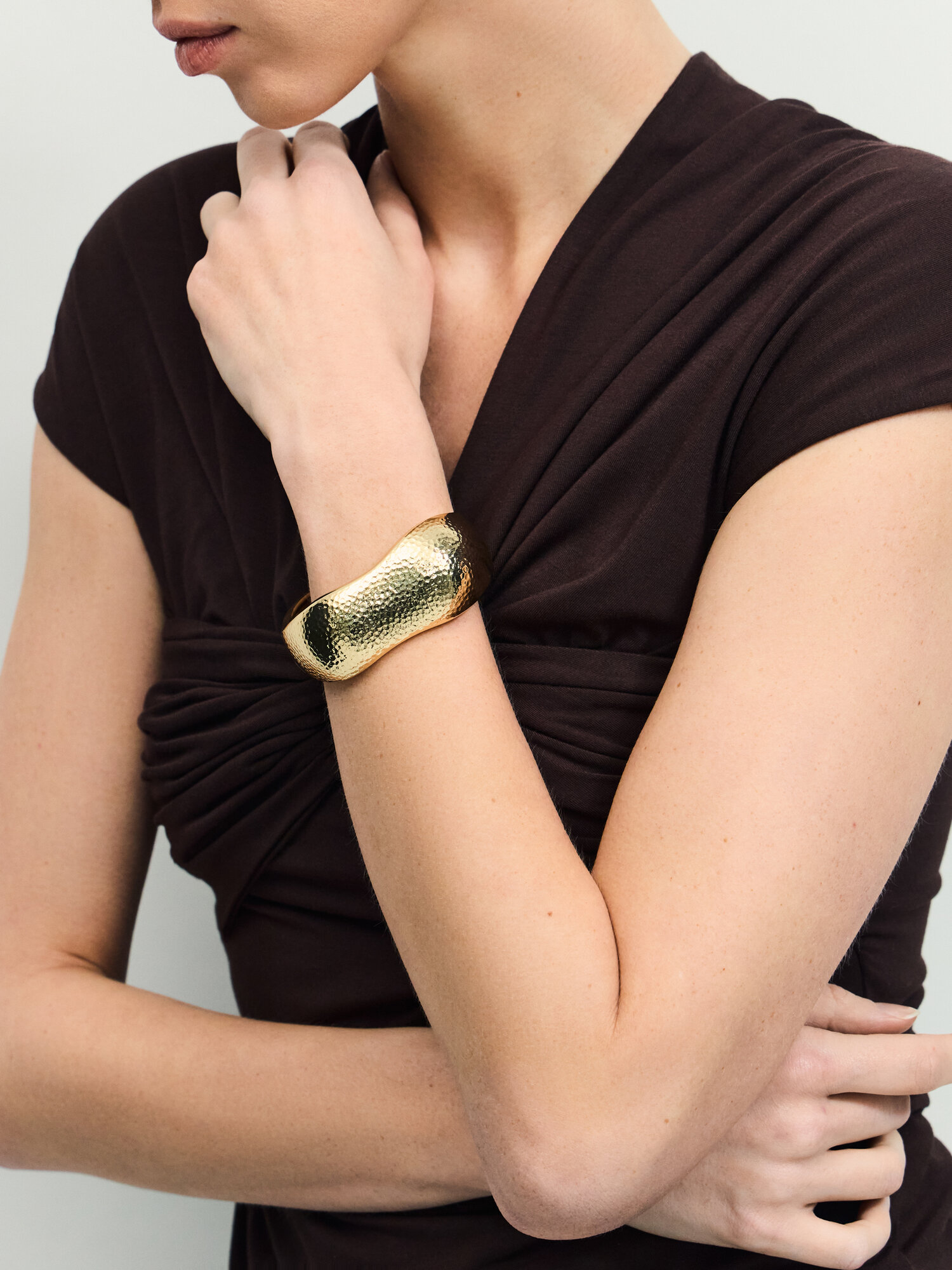 Жесткий браслет