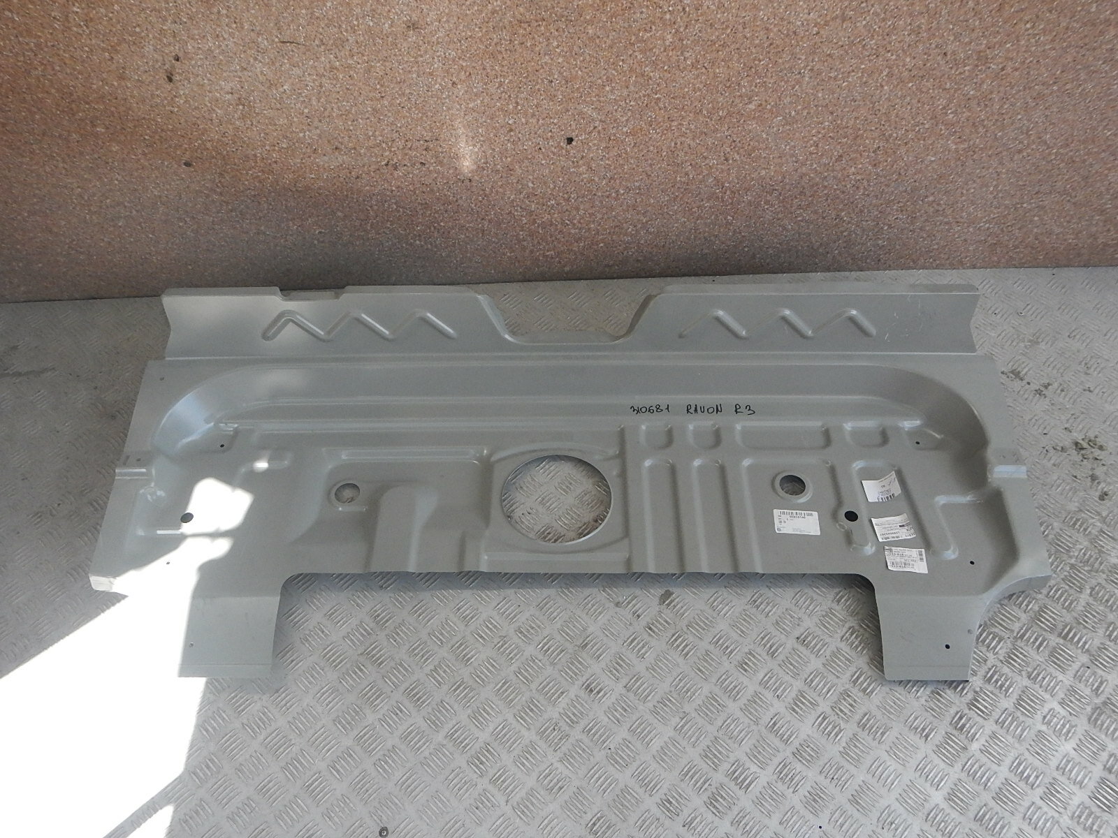 Б/У Панель задняя, Ravon (Равон)-R3(16-) RAVON R3 Nexia (16-) панель пола заднего отсека Новая. 310681 RAVON арт. 95915146