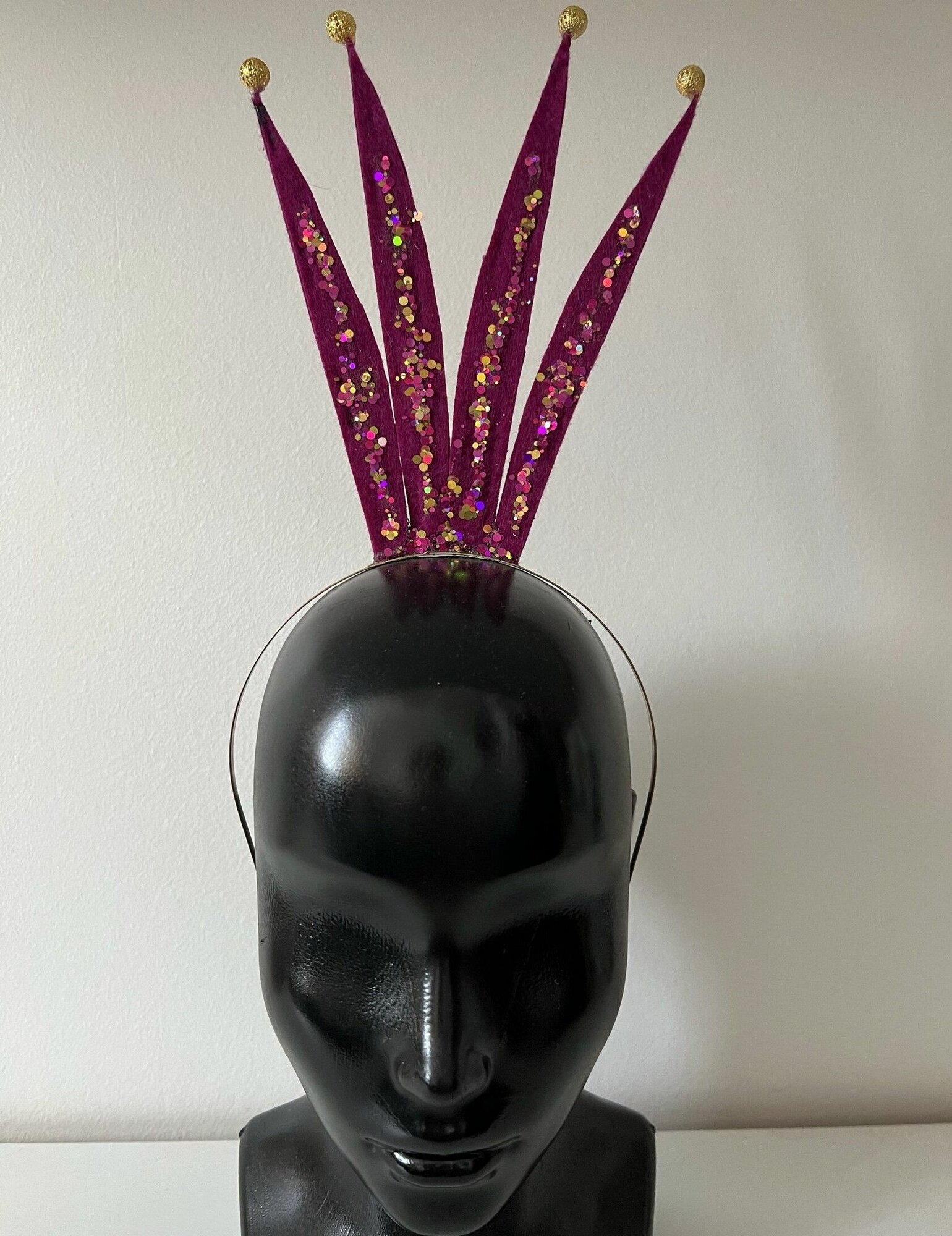 Ободок "Корона для принцессы" от бренда Lala Talyshkhanova Лала Талышханова, ручная работа, бордовая.