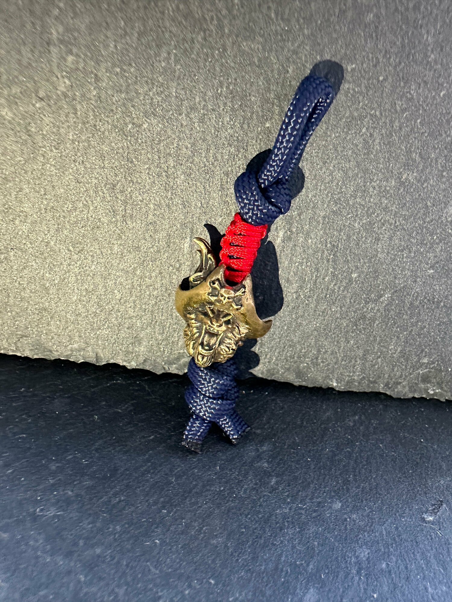 Темляк с латунной бусиной Кот пират