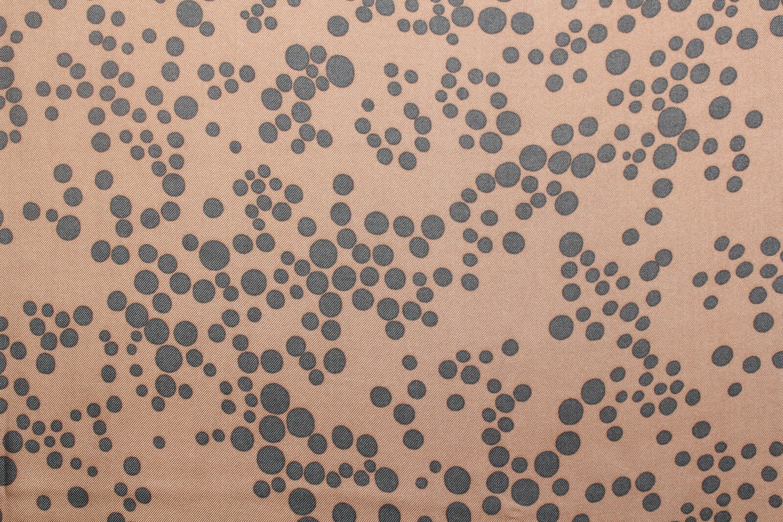 Ткань Твил шёлковый Missoni цвета загара с серыми горошками и буквой «М», ш136см, 0,5 м