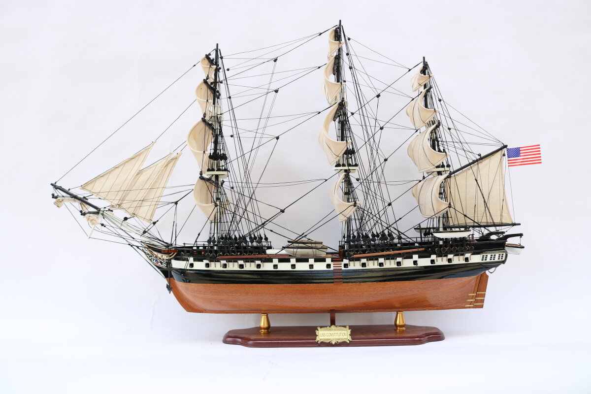 Модель парусника "USS Constitution" Van Der Heijden, готовая, собранная, дерево, высота 78см, размеры 94x17см