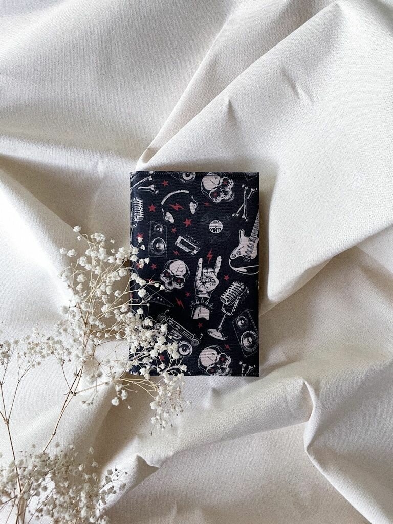 Обложка для стандартных книг из водоотталкивающей ткани.