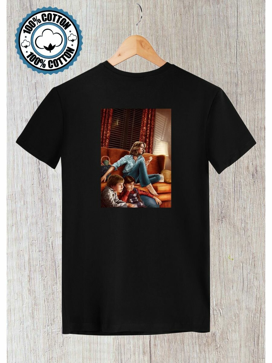 Футболка пятница 13 девушка смотрит с детьми