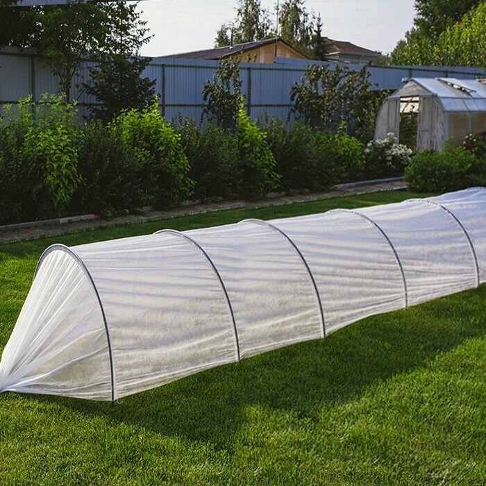 Парник садовый с дугами и материалом 8 м (дуга пнд 16 мм / 2,5 м / 9 шт, укр 42 гр/м2) форма 'подкова' `Урожайная сотка`