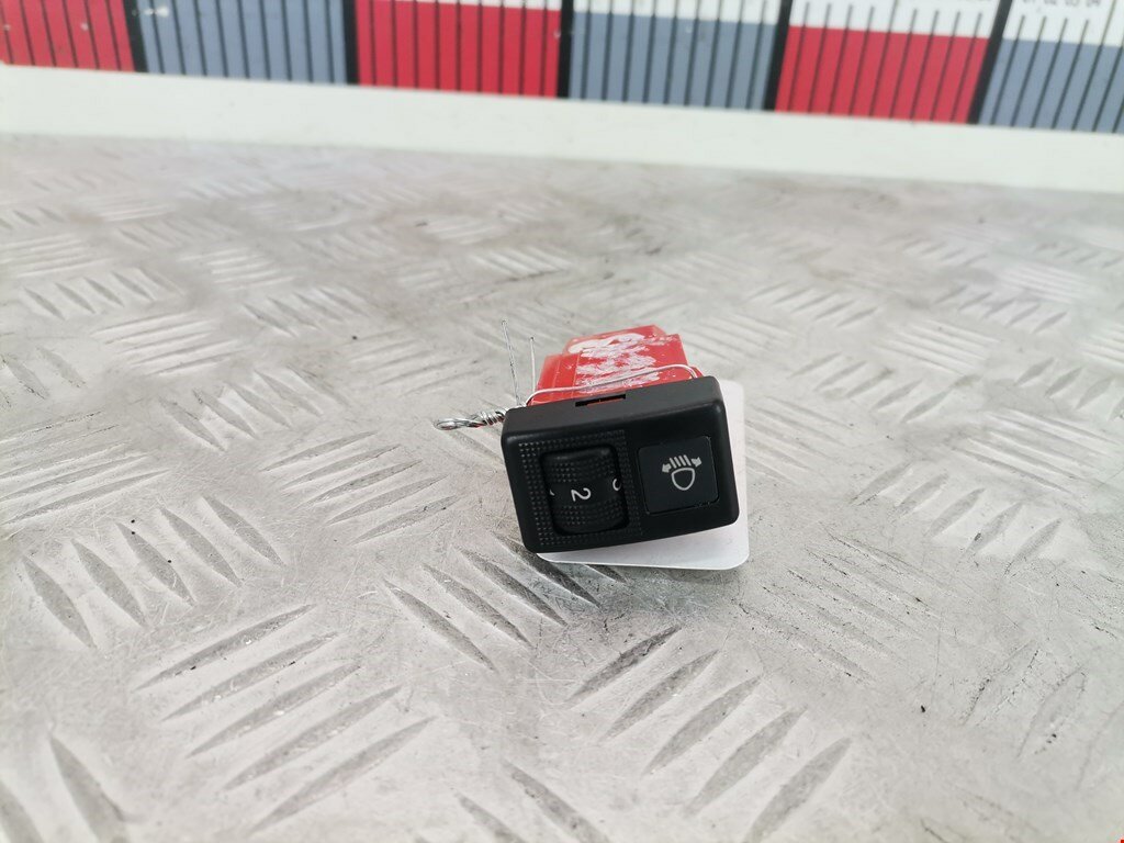 Кнопка корректора фар Mazda Demio 1 DW DC36666F0A арт. 1701044