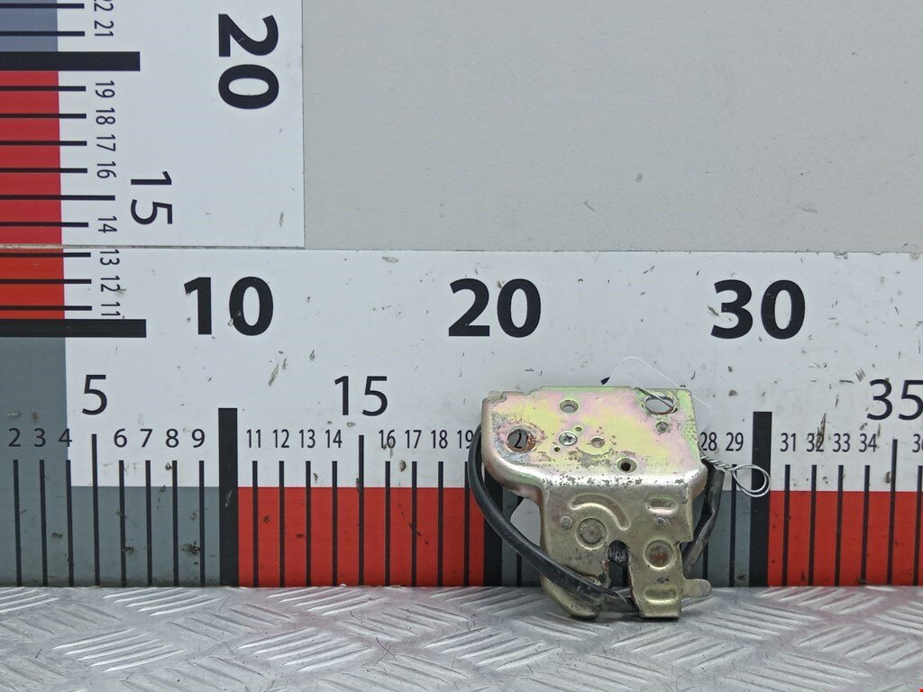 Замок крышки багажника Mazda 323 BJ B25W62310B арт. 2105318