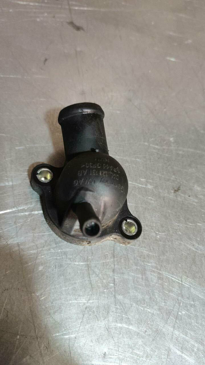 Фланец системы охлаждения Volkswagen Passat B8 (2014 - 2021) 04L121131AB