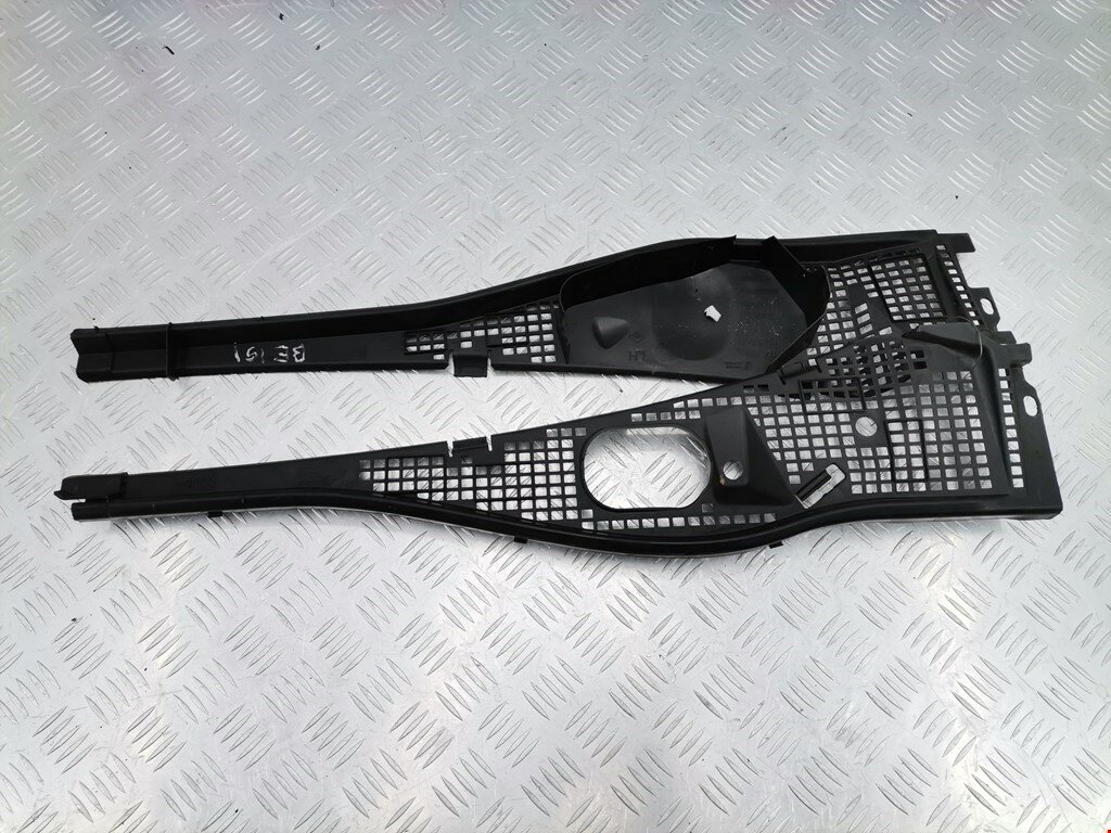 Дождевик (жабо) Renault Sandero 1 8200825457 арт. 1757103