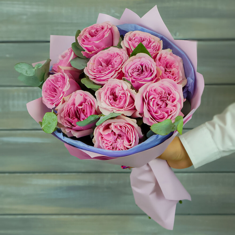 Монобукет Букет Маркет "Букет пионовых роз", из 11 роз, упаковка в оберточной бумаге